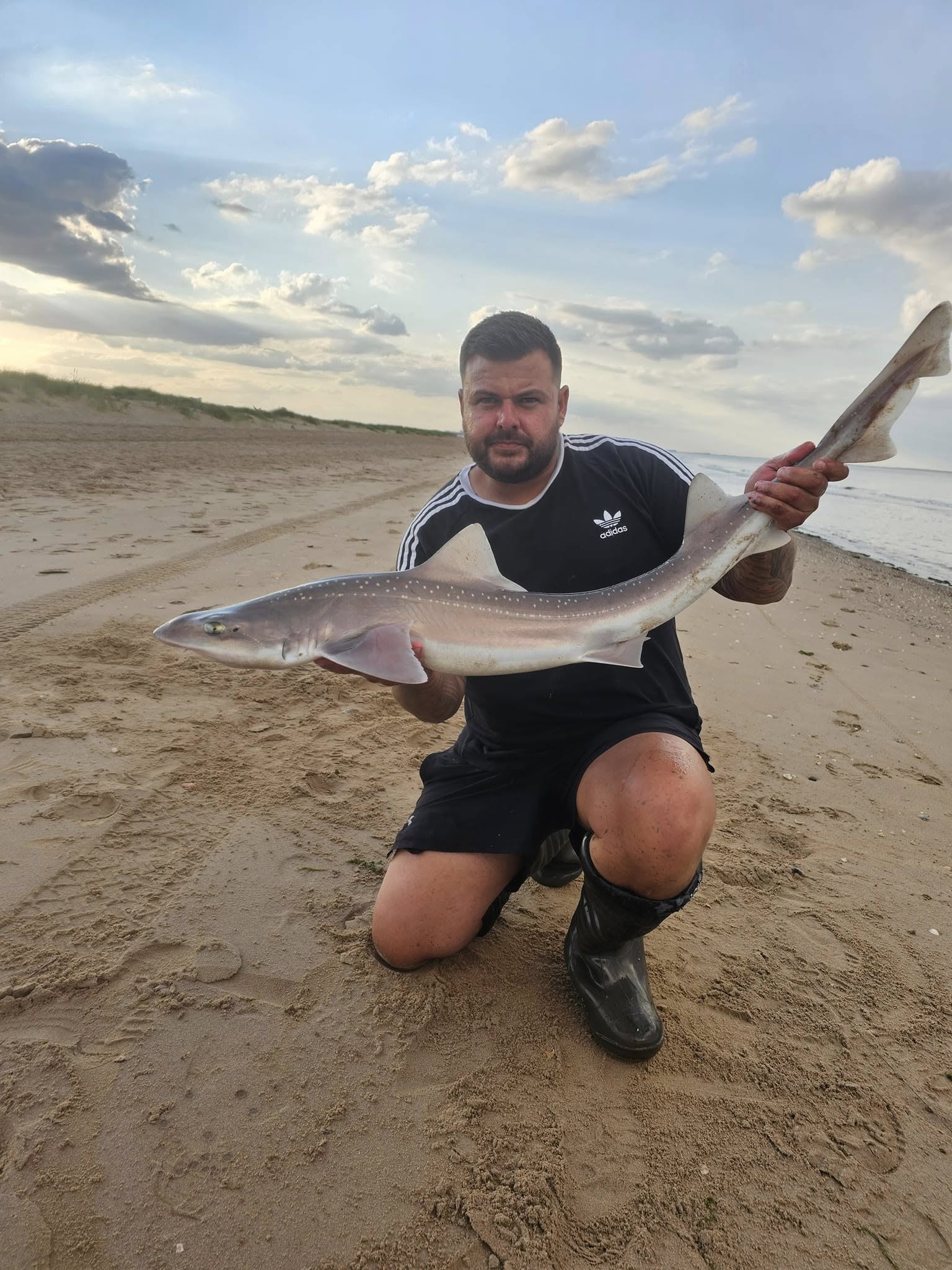 Sea Fishing - Buck Beck Beach - Squids In! SEA BAITS